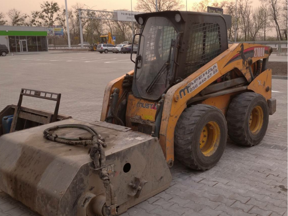 Оренда Бункерна щітка CAT BU115 Київ і область