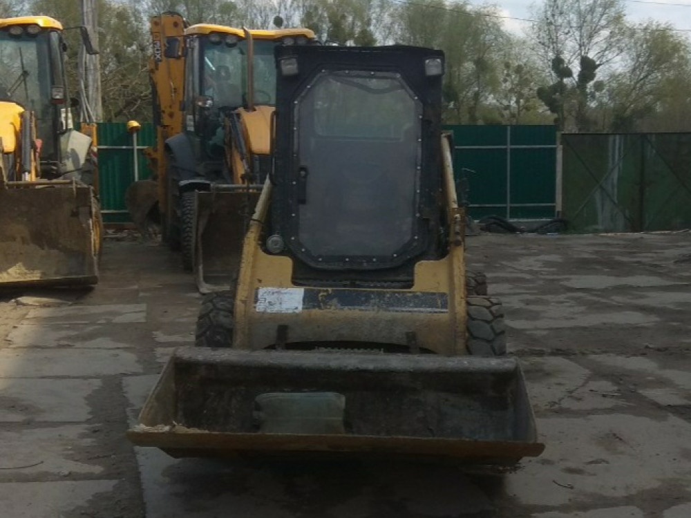 Аренда Мини погрузчика Caterpillar 216 B3 Киев и область