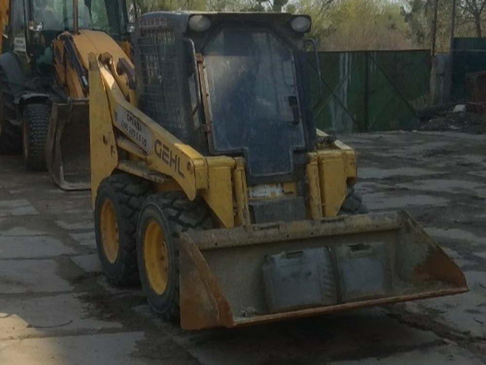 Аренда Мини погрузчика GEHL 4240E Киев и область